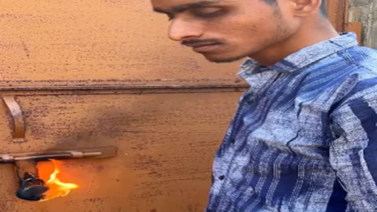 Watch: How To Break A Lock If You Misplace The Key | Viral News - News18