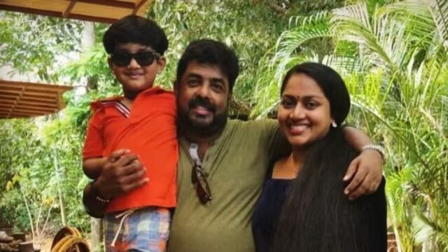 Thirupaachi Actress Mallika's Pics With Husband And Son Viral | Movies ...