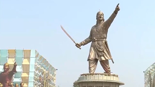 'Virasat Bhi, Vikas Bhi': In Traditional Attire, Modi Unveils Statue of ...