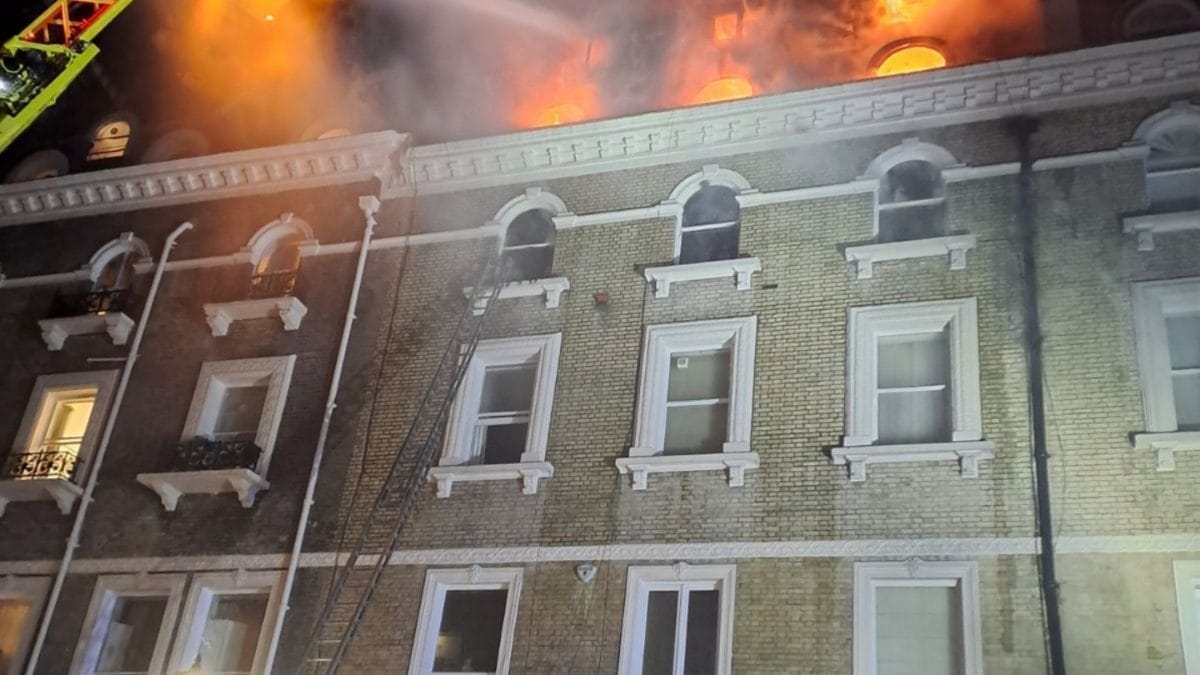 Fire in Upscale London Apartment Block Injures 11, 100 Firefighters ...