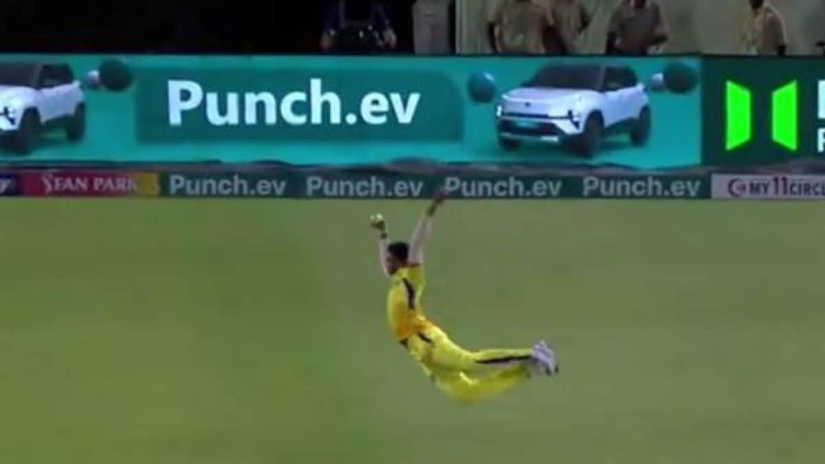 IPL 2024, DC vs CSK: Matheesha Pathirana Pulls Off a Stunning Catch to ...