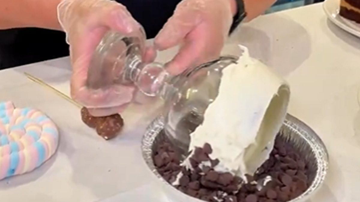 This Multi-Layered Dessert With Never-Ending Toppings Will Make You Say ...