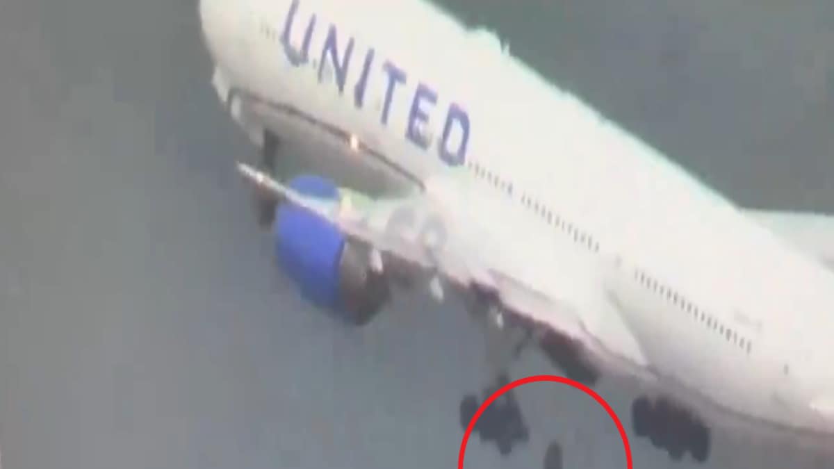 Watch | Plane in San Francisco Makes Emergency Landing after Wheel ...