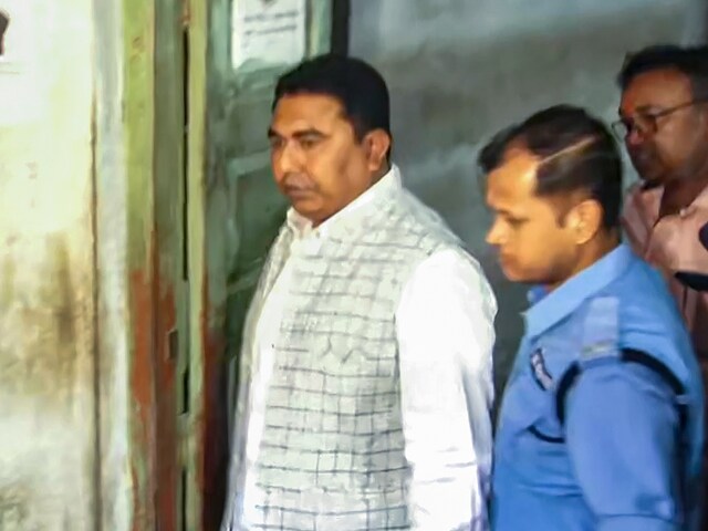 Bengal Police Hand Over TMC Leader Shahjahan Sheikh to CBI After Court ...
