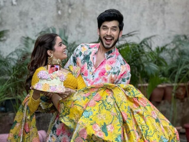 Kundali Bhagya's Paras Kalnawat And Sana Sayyad Celebrate 300 Episodes ...