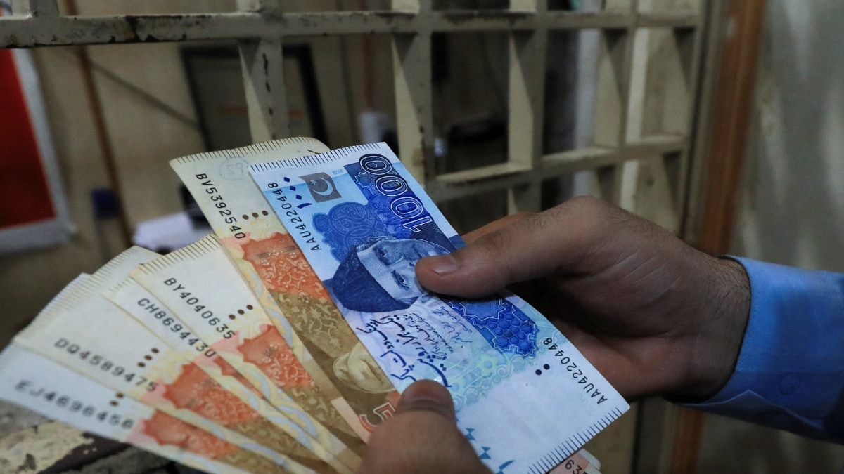 Pakistan: Central Bank Investigates How PKR 1,000 Notes In Circulation ...