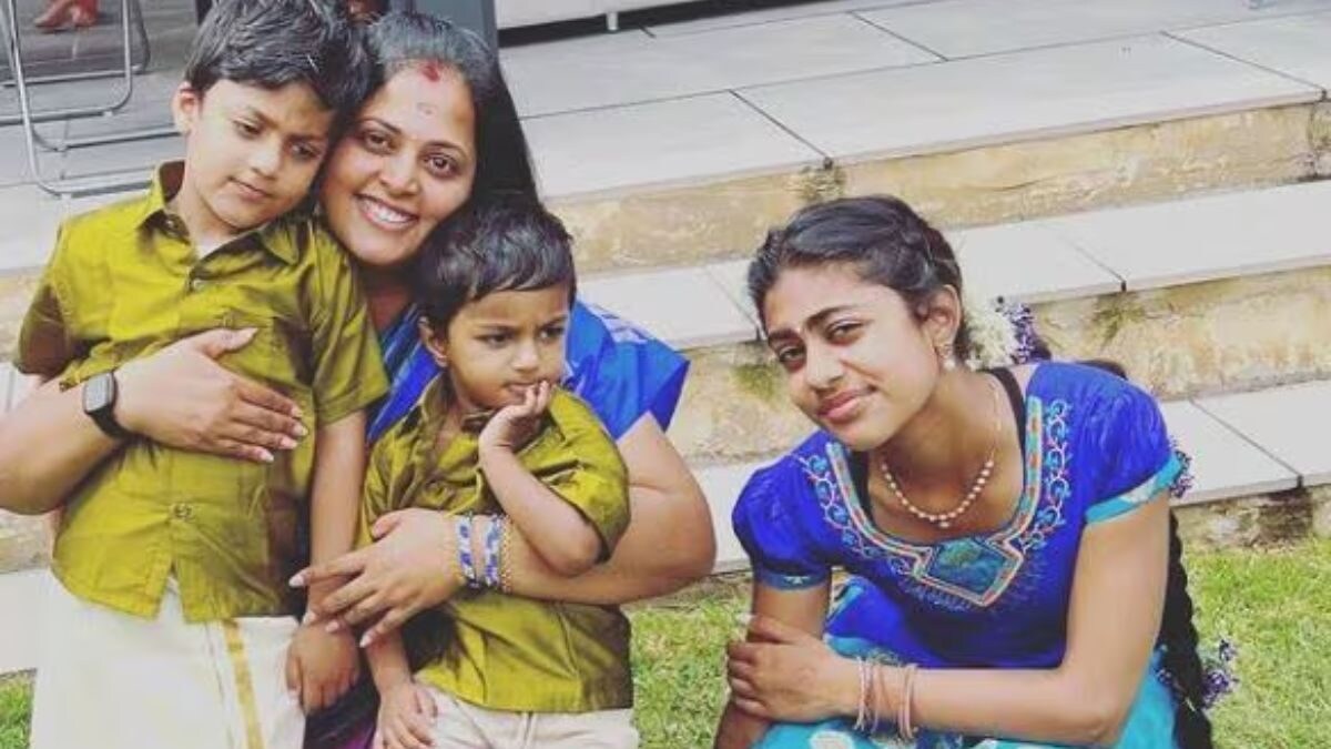 Former Actress Sindhu Menon's Pics With Husband And Sons Viral - News18