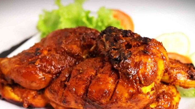 How To Wash Raw Chicken To Prevent Harmful Bacteria From Spreading In ...