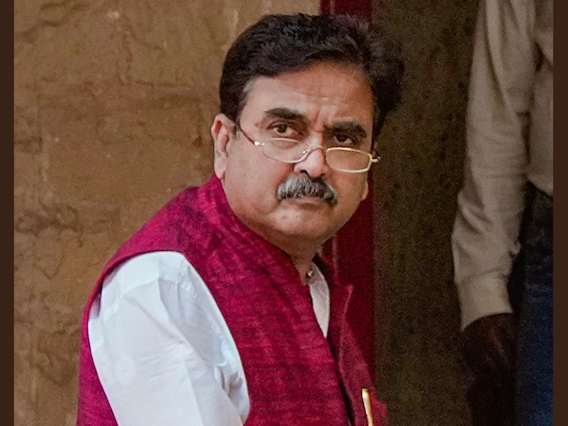 Former Calcutta HC Judge Abhijit Gangopadhyay Joins BJP - News18