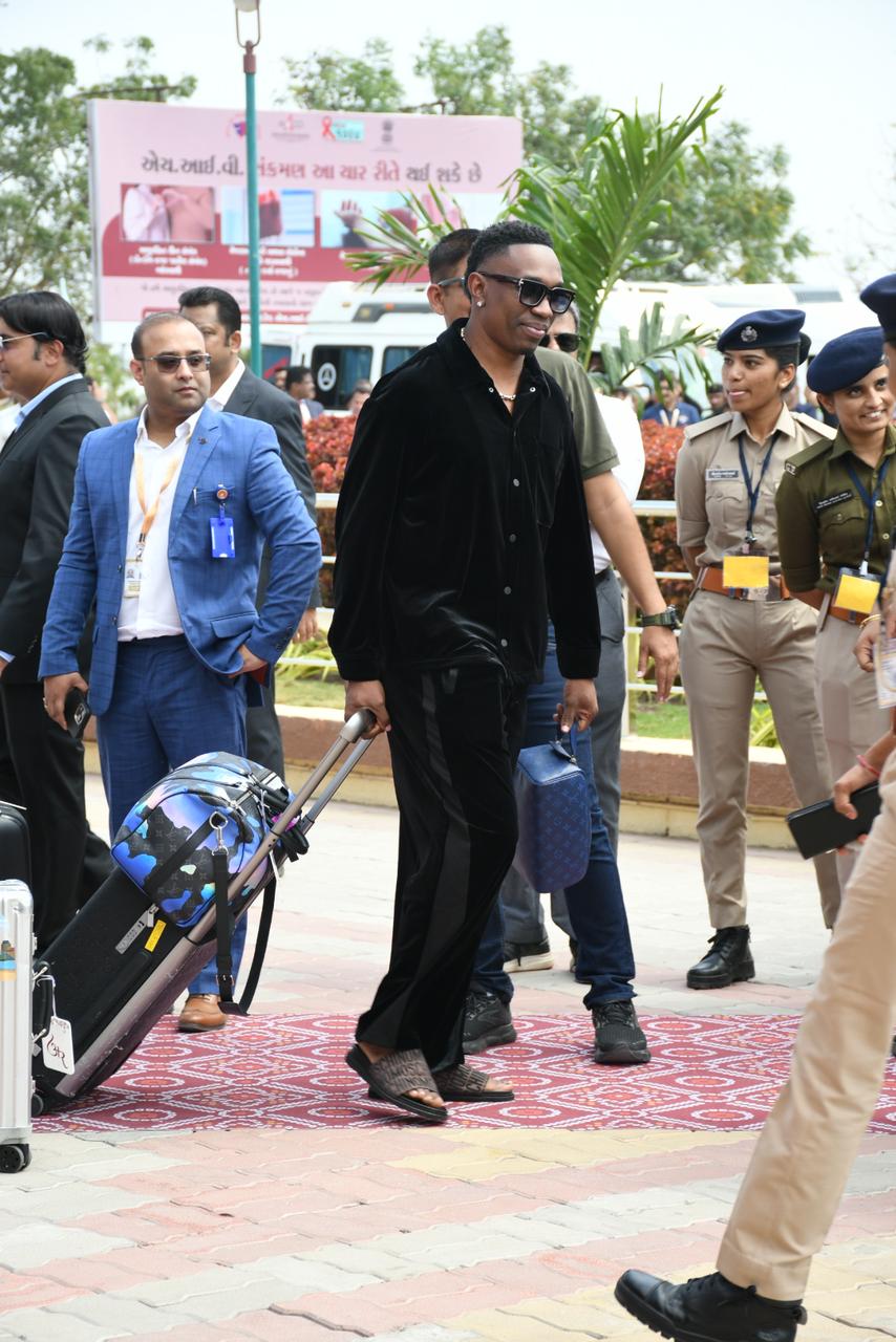 MS Dhoni, Zaheer Khan, Ishan Kishan Arrive in Jamnagar For Anant Ambani ...