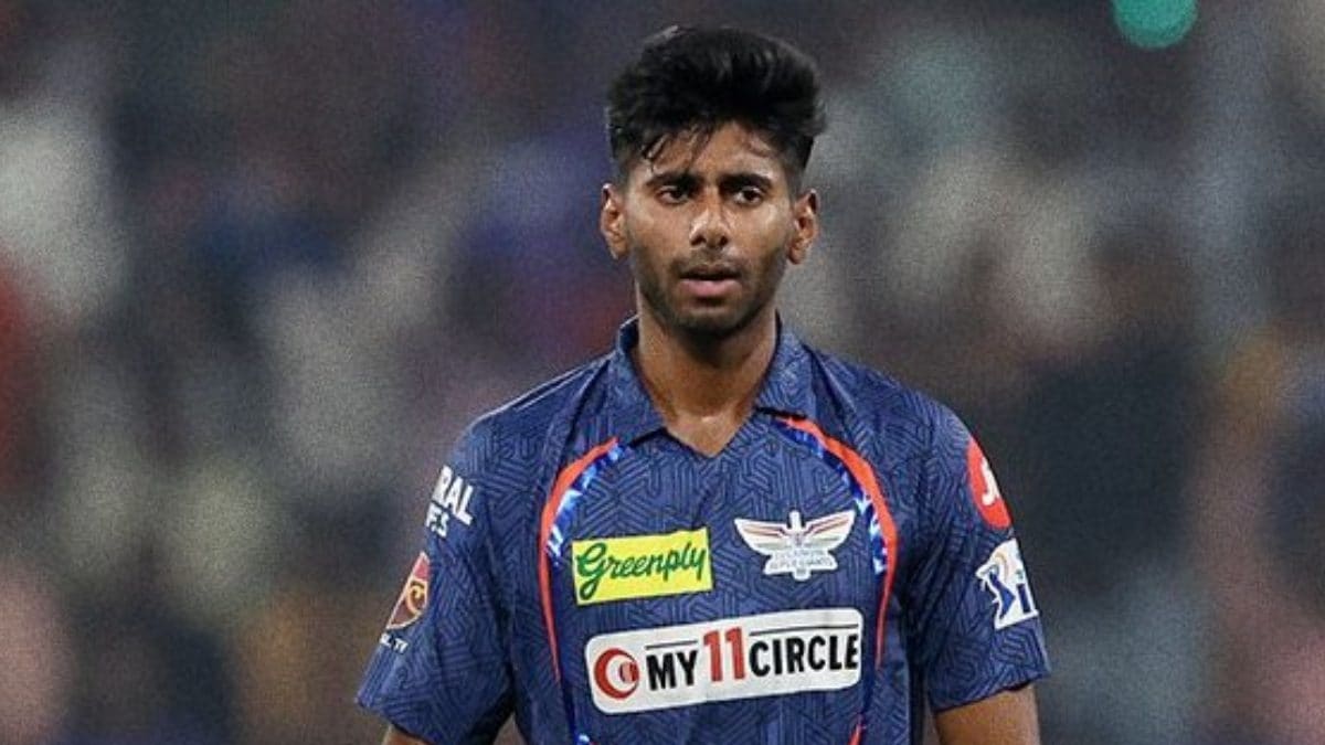 IPL 2024: LSG Pace Sensation Mayank Yadav Limps Out of Action With ...