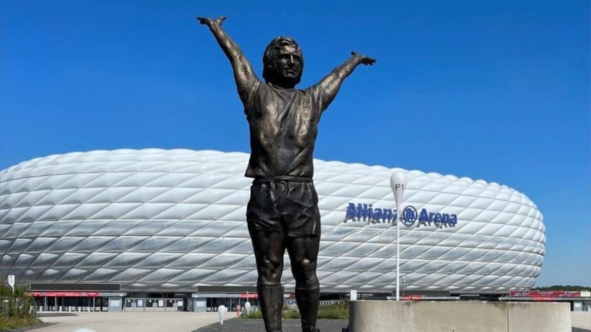 Bayern Munich To Honour Franz Beckenbauer With Statue Outside Allianz ...