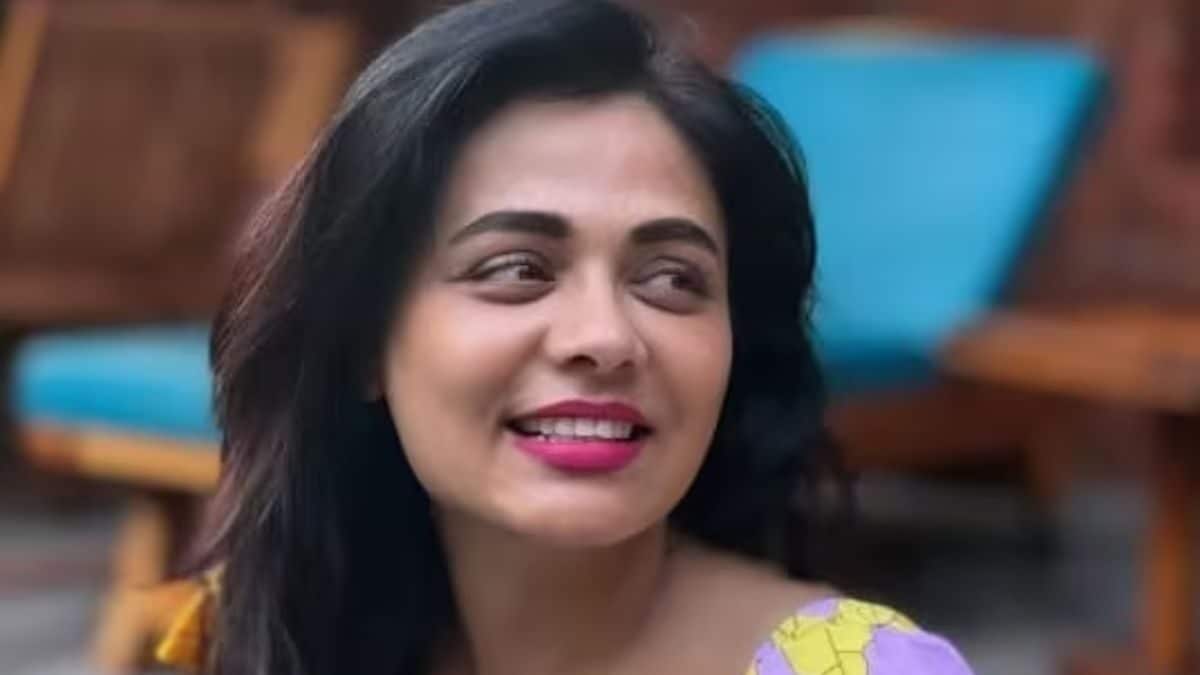 Marathi Actress Prarthana Behere Raises Temperature With Her Beach ...