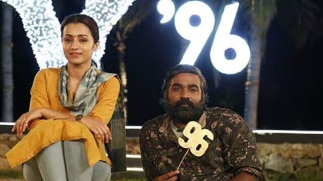 96 Actress Niyathi Kadambi Slays Traditional Look In Floral Saree ...