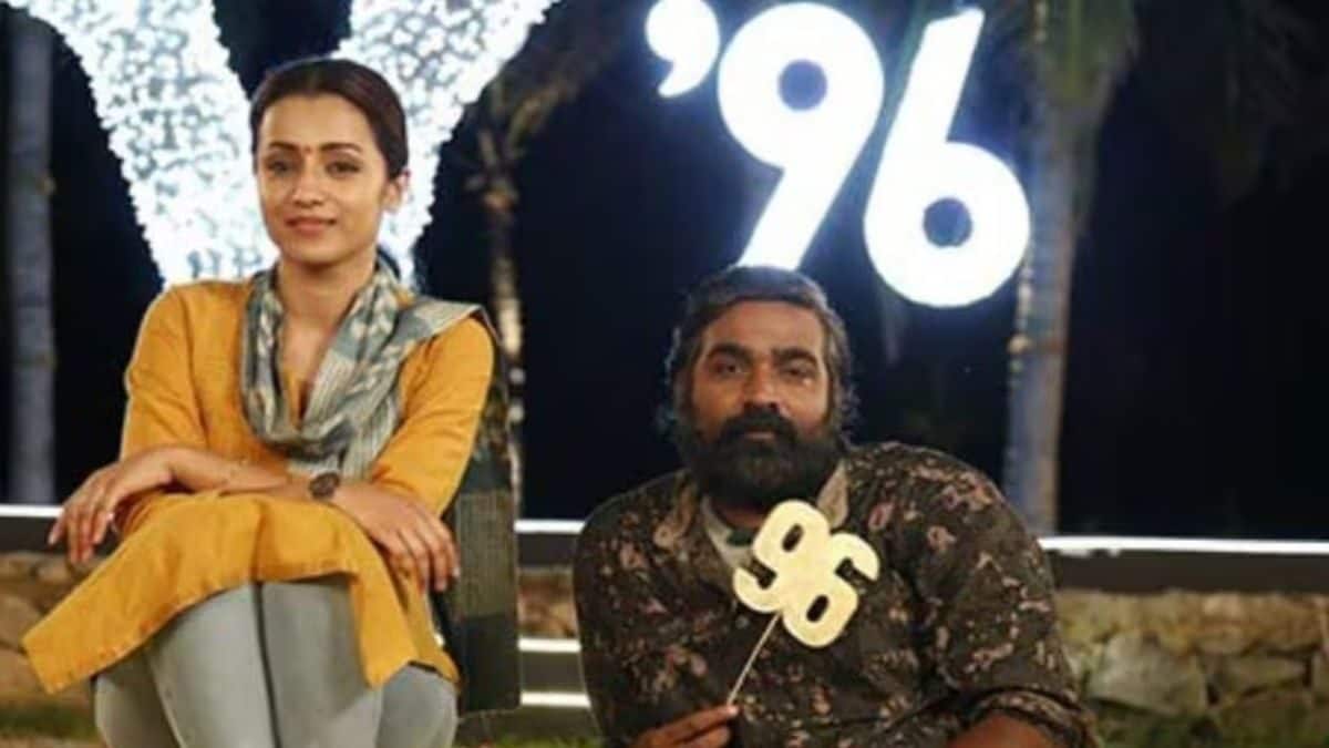 96 Actress Niyathi Kadambi Slays Traditional Look In Floral Saree - News18