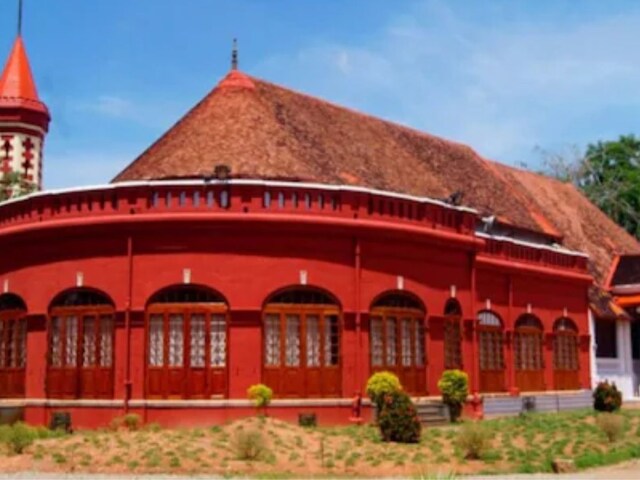 All About Kerala's Popular Kanakakkunnu Palace - News18