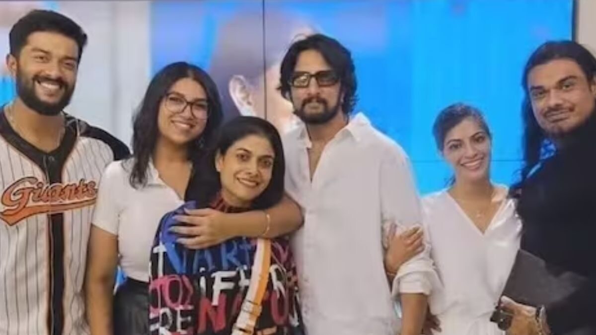 Kiccha Sudeep Happily Poses With Family In This Old Viral Photo - News18