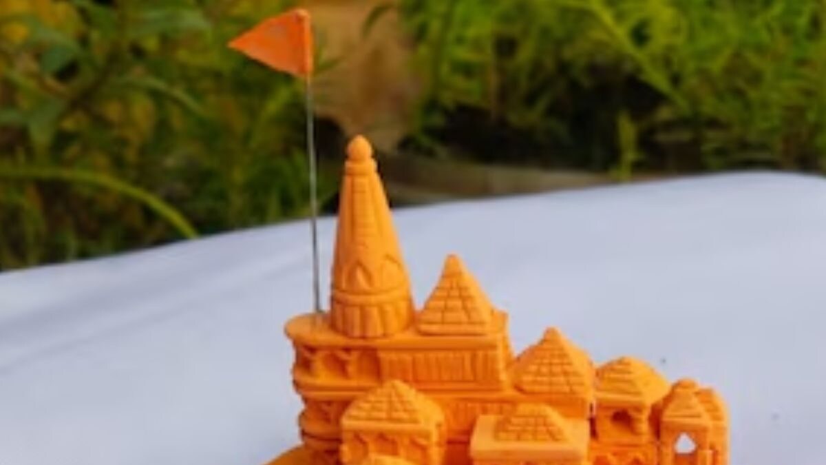 Bengal Teacher Creates Miniature Ayodhya Ram Temple With Chalk - News18