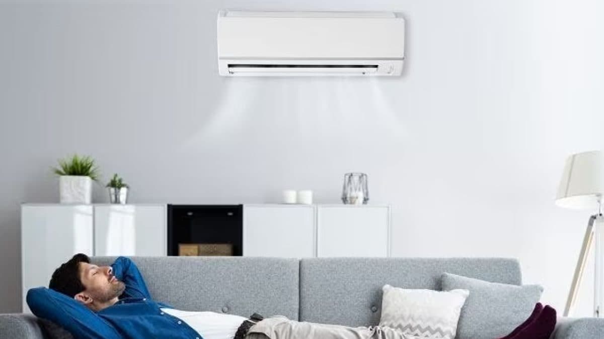 Sleeping With Your Ac On Here S Why You Might Want To Stop Doing This