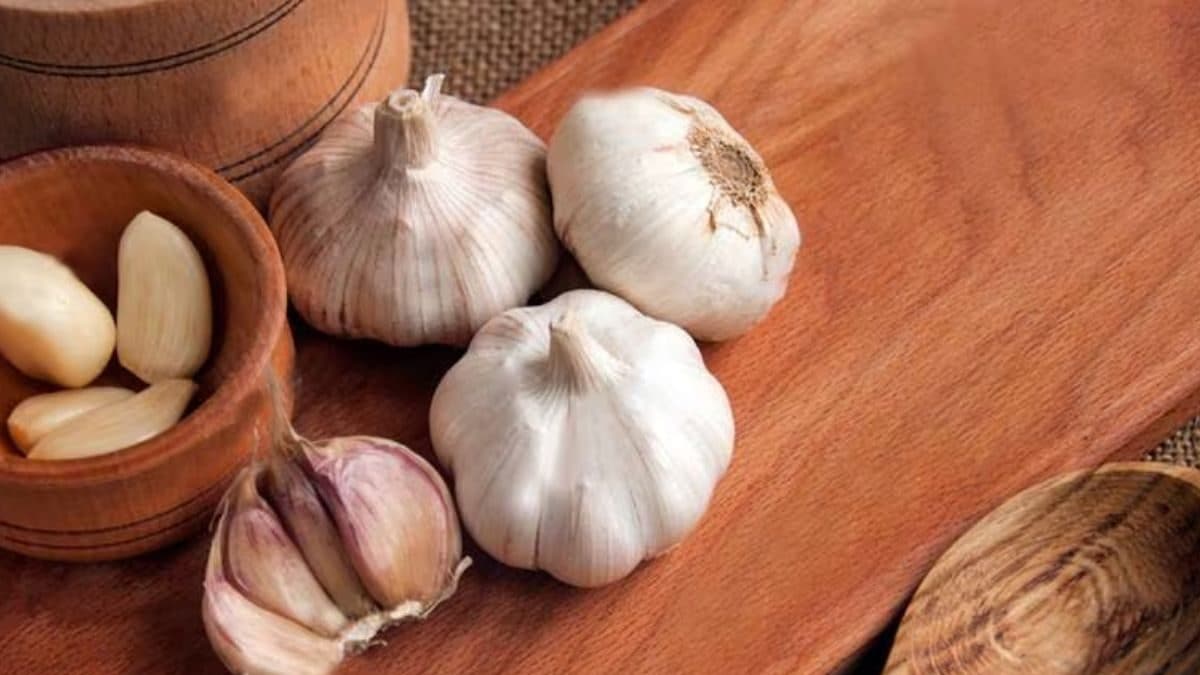 Are You Consuming Banned Chinese Garlic? Here’s How To Differentiate It ...