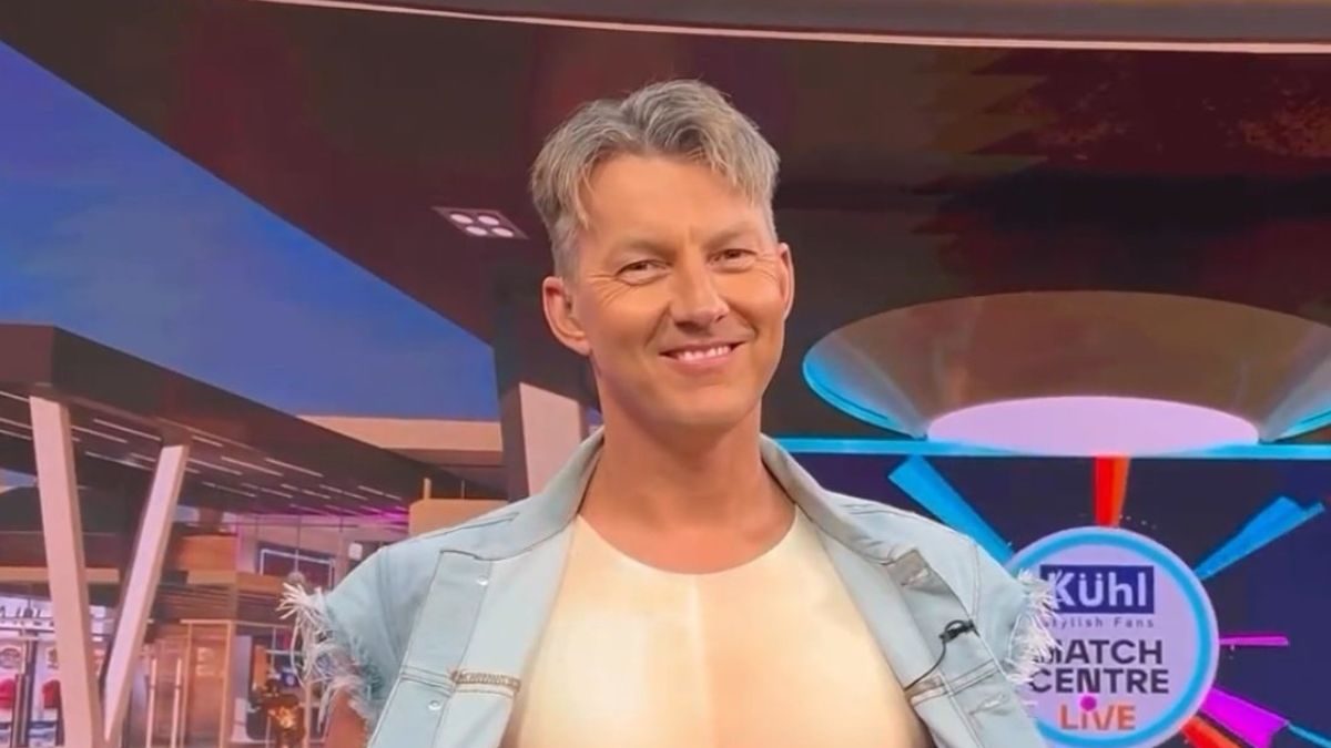 WATCH: Cricket's Rockstar Brett Lee Plays Mozart's Legendary Piece On ...