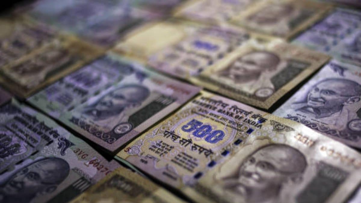 Police Found Rs 60 Lakh Cash In Two Parcels Of Duronto Express At ...