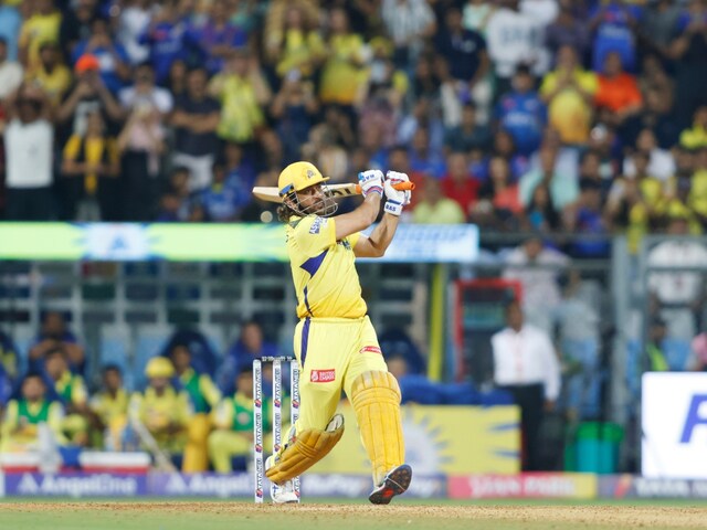 Watch: ‘Vintage’ MS Dhoni Smash Consecutive Sixes off Hardik Pandya - News18