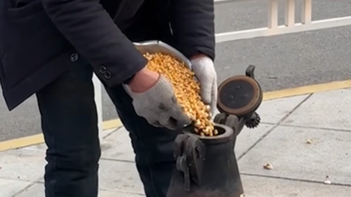This Chinese Man's Unique Popcorn Preparing Technique Has 1 Million ...