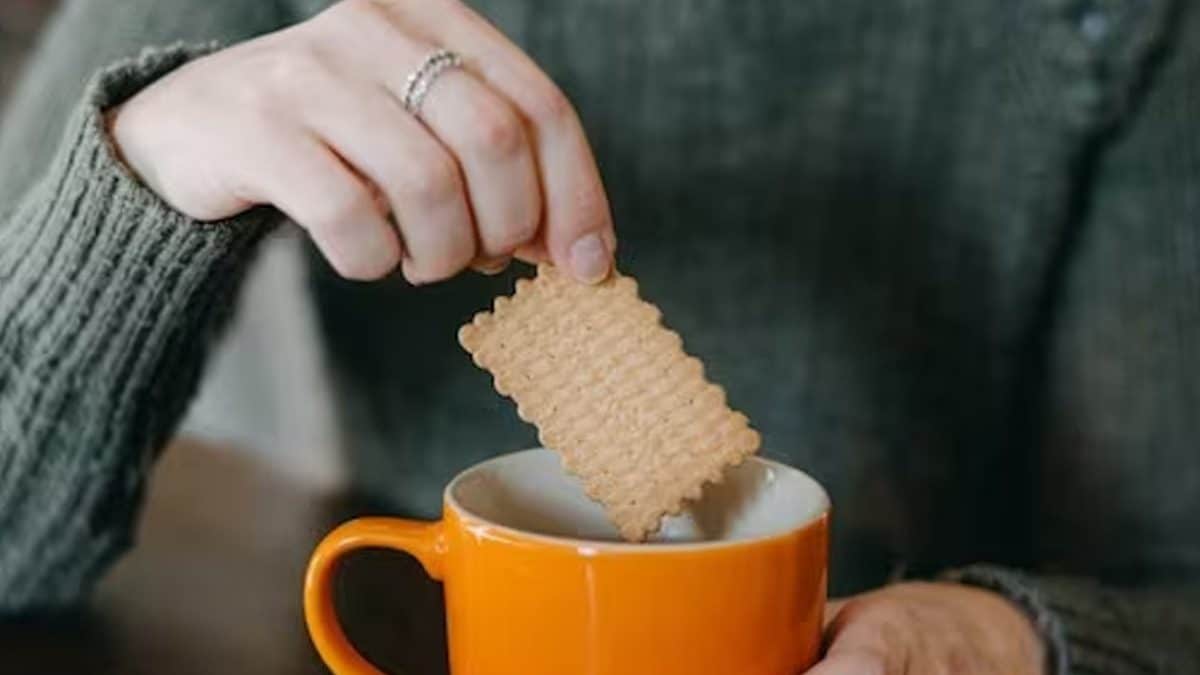 Love Eating Biscuits With Tea? Here’s Why You Should Stop This Habit ...