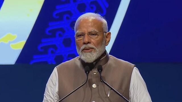 RBI Turns 90 Today: PM Modi Issues Special Rs 90 Coin To Mark The ...