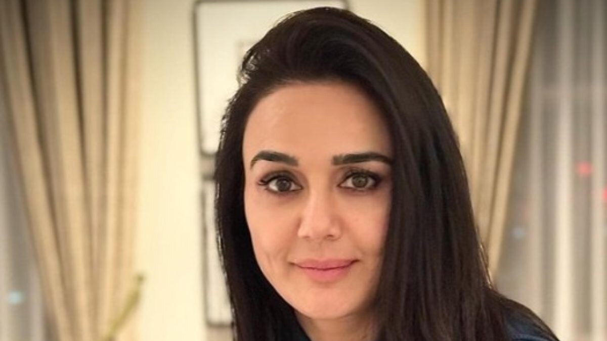 Preity Zinta Drops Pic From Her ‘First Photo Shoot Ever’, Fans Says ...