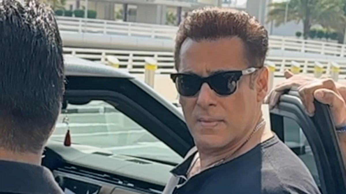 Salman Khan Smiles, Poses For Paps As He Gets Welcomed With Flowers In Dubai | Watch - News18