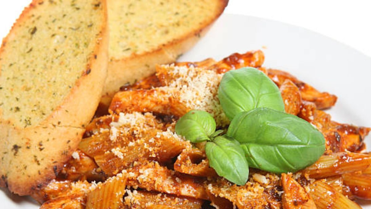 Do We Eat Bread Served With Pasta? Sister's 'Urgent' Query on Date is ...