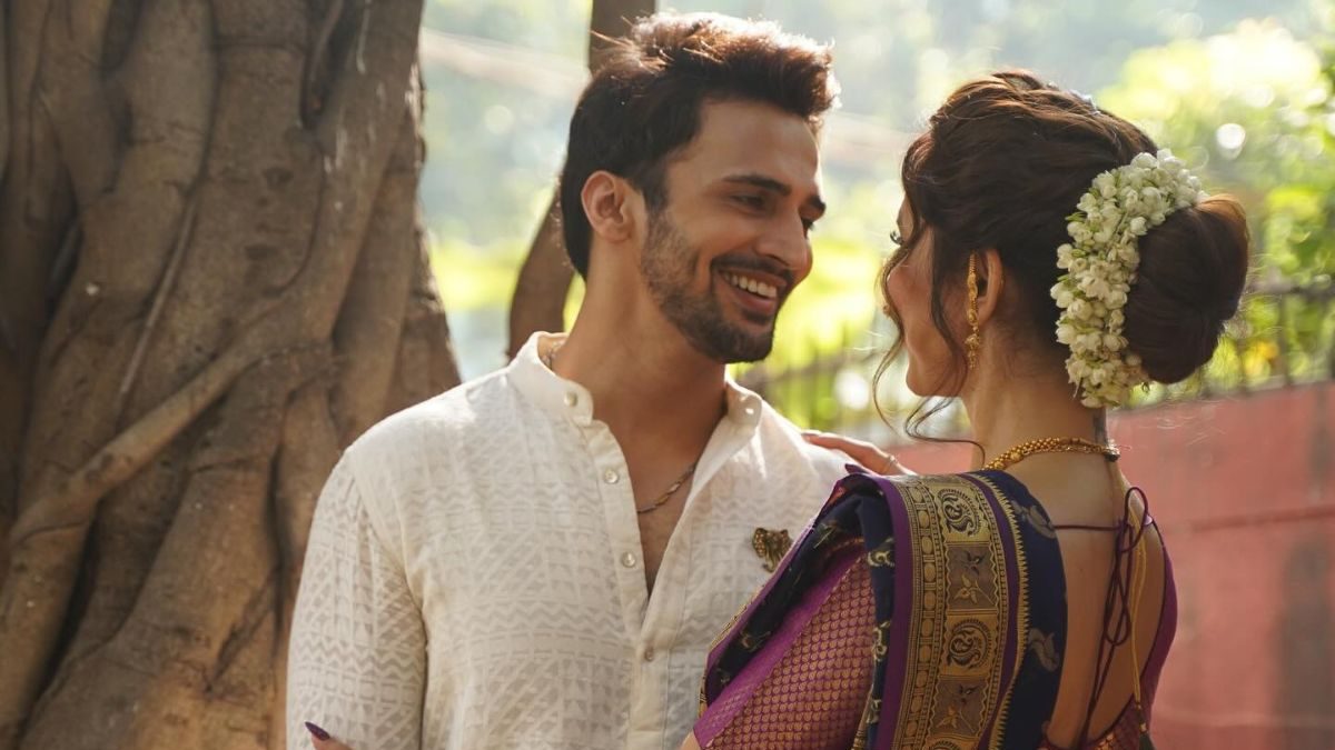 Anusha Dandekar And Bhushan Pradhan's Viral Photos Spark Dating Rumours | Movies News - News18