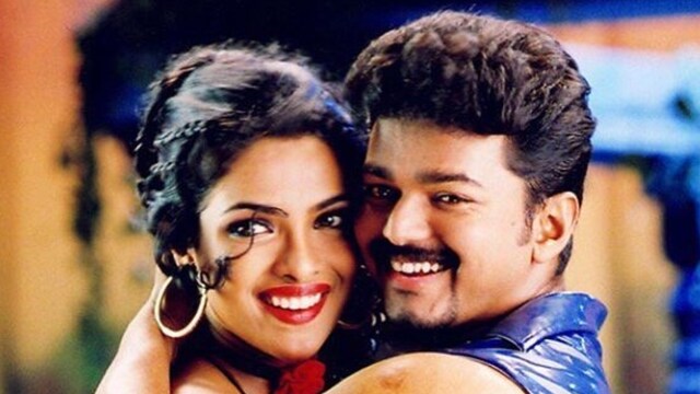 Priyanka Chopra And Thalapathy Vijay's Throwback Photo From Thamizham Sets Is Pure Gold | Movies ...