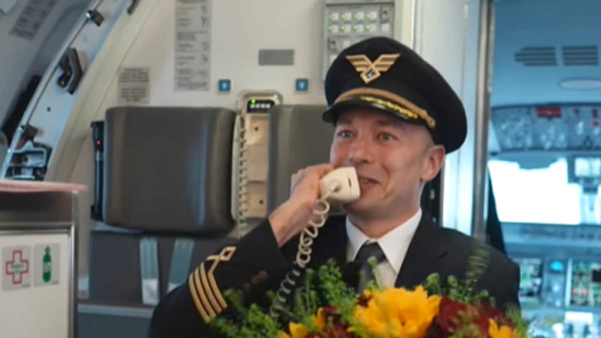 Love Is In The Air: Pilot Proposes To His Flight Attendant Girlfriend ...