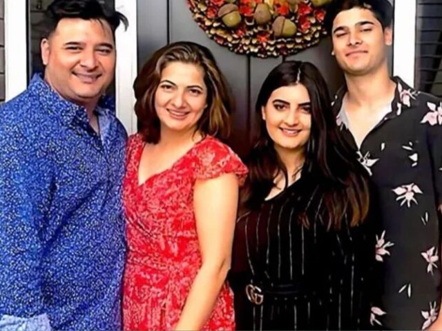 South Actor Abbas' Family Photo Viral, Fans 'Wow' At Son's Striking ...