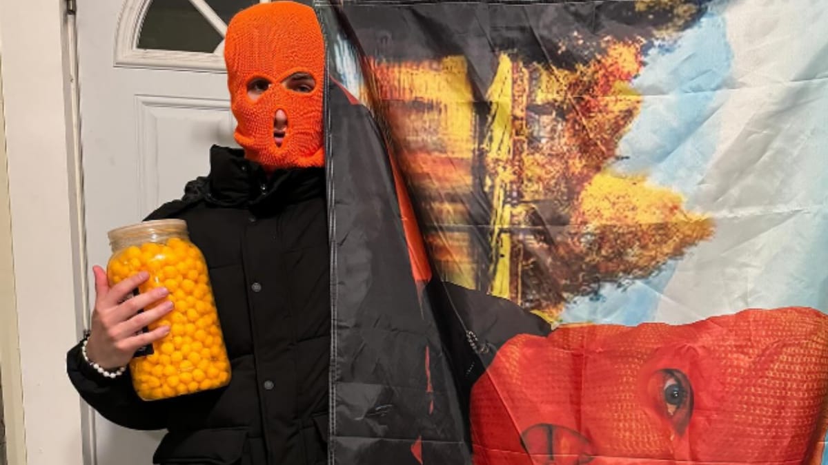 Bizarre: Hundreds Gather In NYC To Watch A Masked Man Eat A Tub Of ...