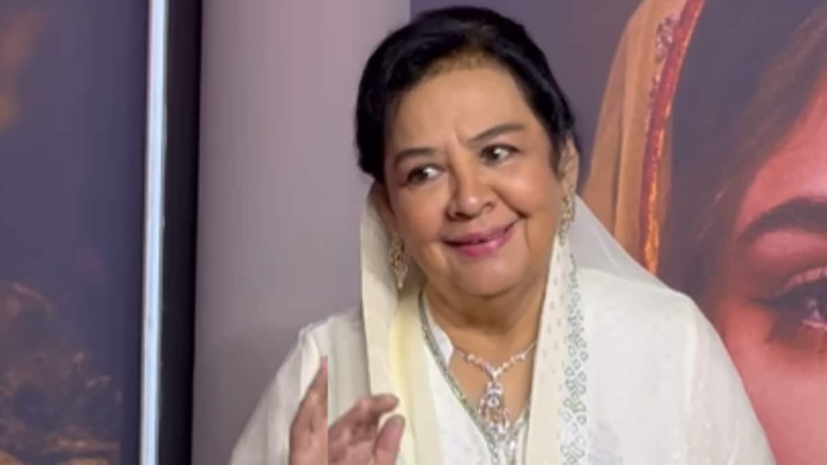 Farida Jalal Makes A Rare Appearance At Sanjay Leela Bhansali's ...