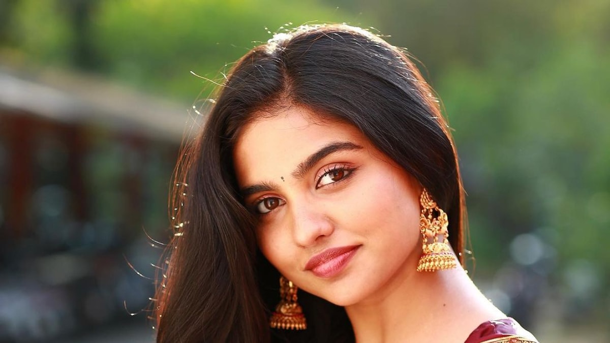 Premalu Actress Mamitha Baiju Channels Dual Emotions Of Love And War In ...