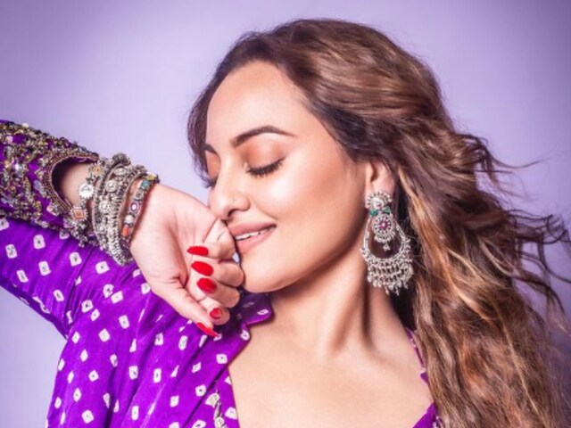 Sonakshi Sinha 'Can’t Stop Smiling' As Her Heeramandi Song Tilasmi ...