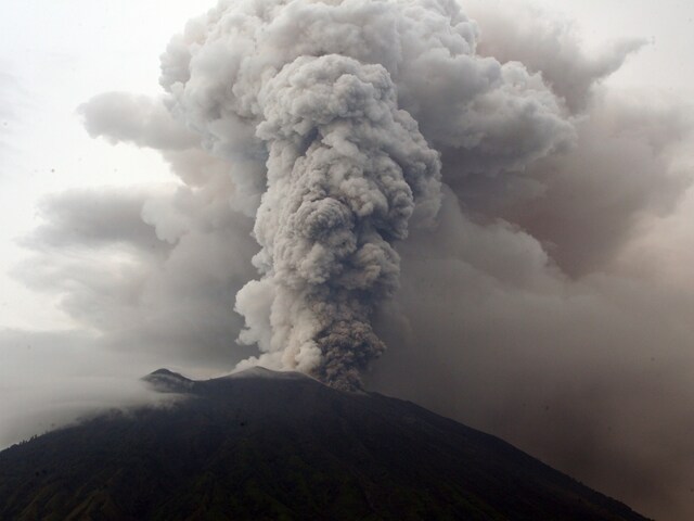 Chinese Woman Dies After Falling Into Active Volcano While Posing For ...