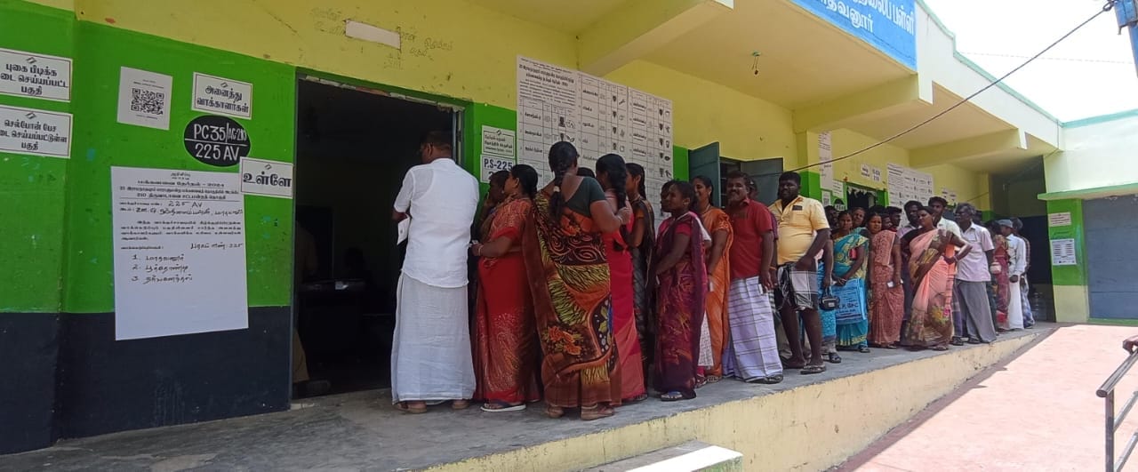 Lok Sabha Election 2024: Voting Kicks Off, Long Queues Outside Polling ...