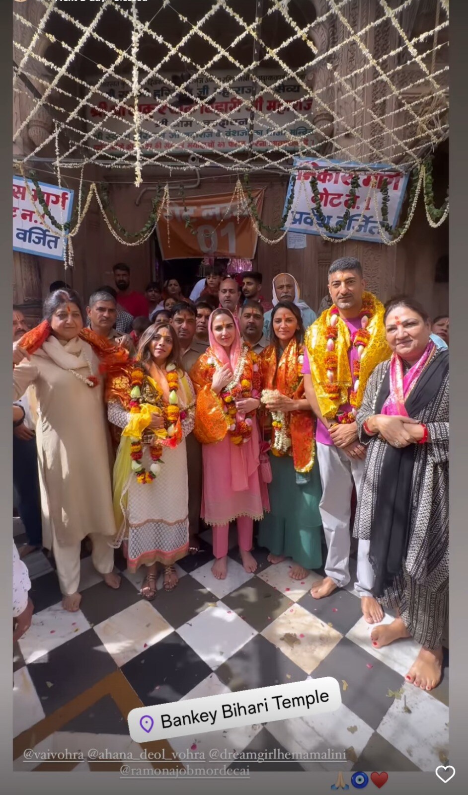 Hema Malini's Daughters Esha Deol And Ahana Deol Offer Prayers At ...