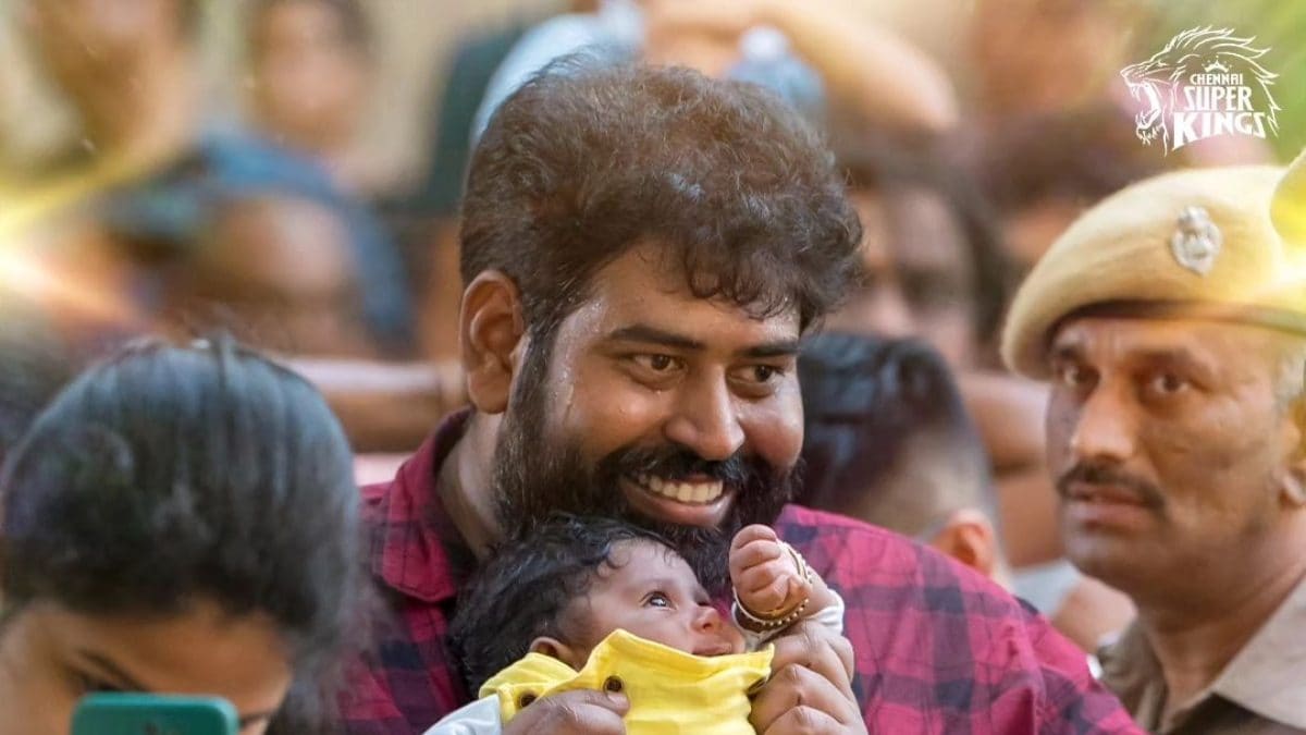 Chennai Super Kings' Young Superfans Show 'Yellove' at Chepauk; Check ...