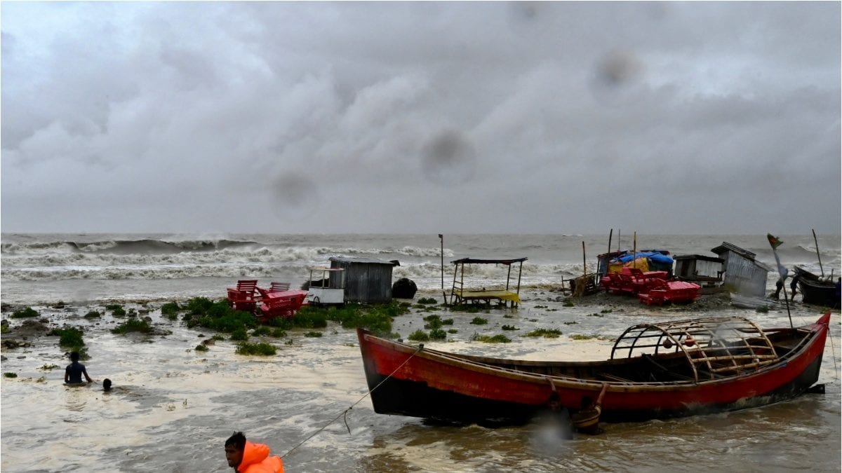 Cyclone Remal Forces Mass Evacuation in Bangladesh, 800,000 Flee To ...