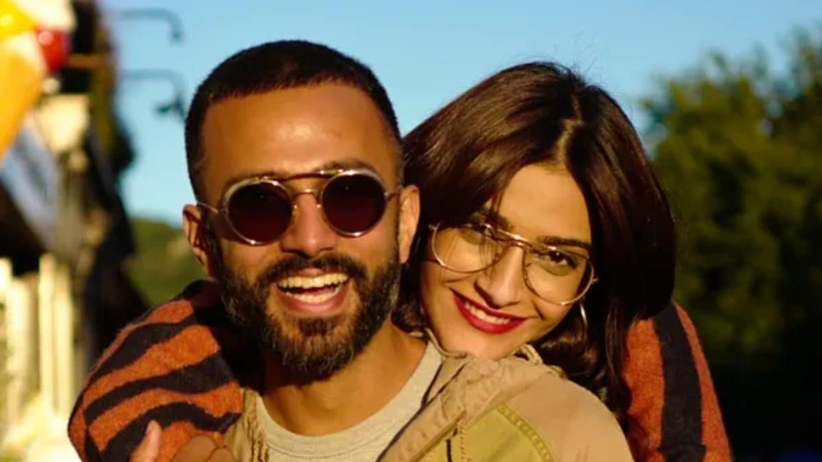 Sonam Kapoor Receives The Sweetest Anniversary Wish From Anand Ahuja ...