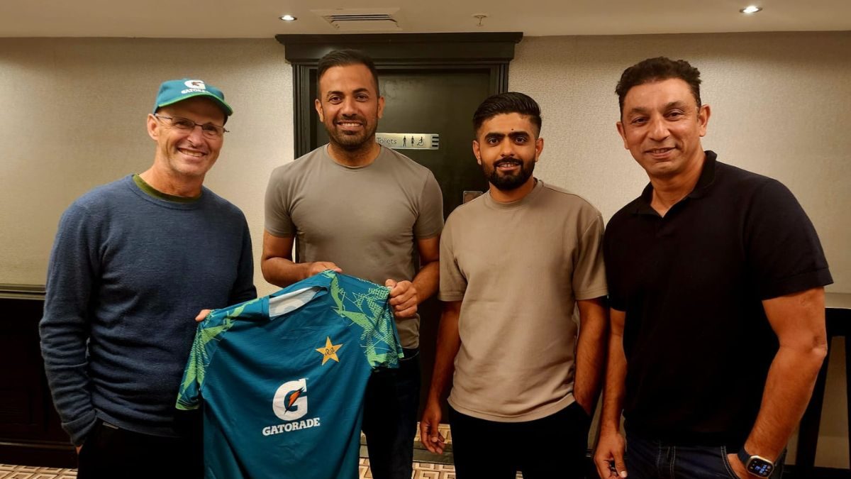 Pakistan Head Coach Gary Kirsten Meets Players Ahead of T20Is vs ...