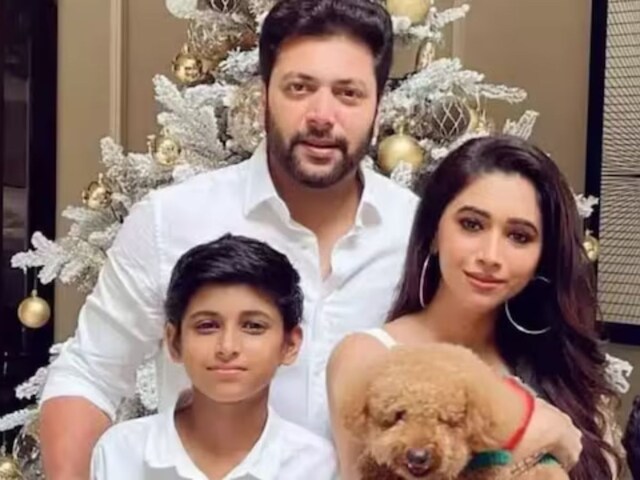 Actor Jayam Ravi's Pic With Wife Aarthi, Clicked By Thalapathy Vijay ...