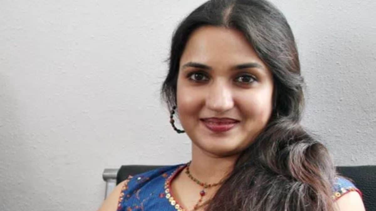 Woman In Actress Sukanya's Viral Pic Not Her Daughter - News18